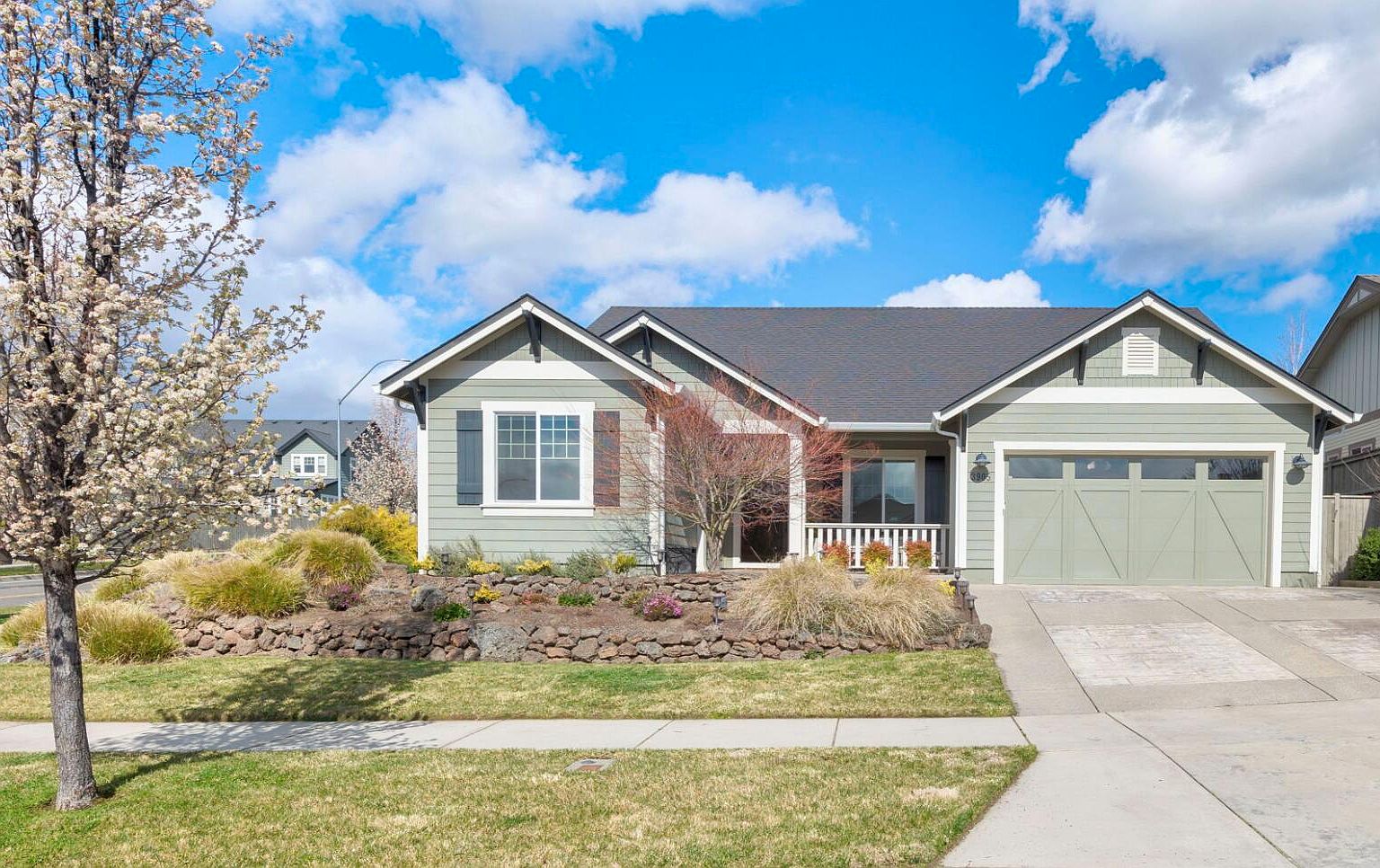 3905 Calle Vista Dr, Medford, OR 97504 | Zillow