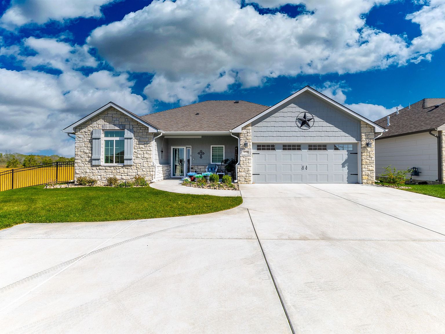 3722 N Lakeway Ct Wichita Ks 67205 Zillow