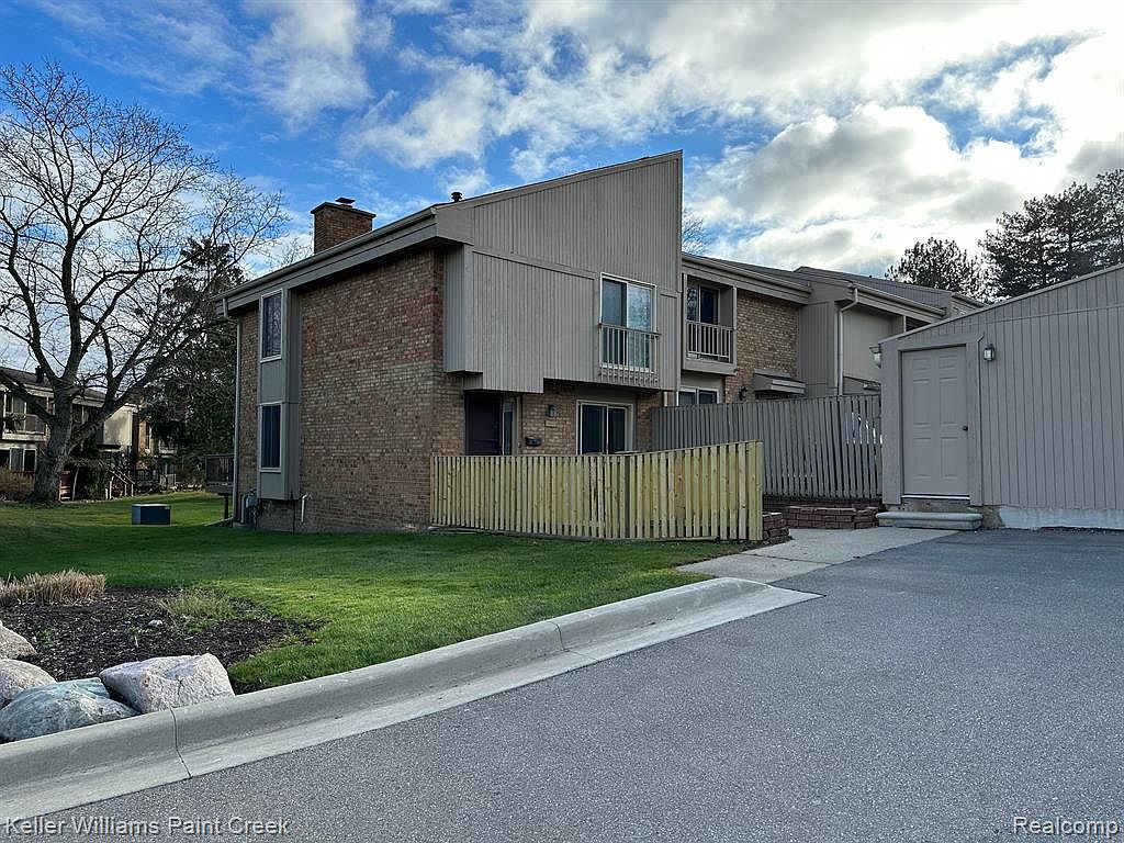 788 Oak Brook Ridge Dr, Rochester Hills, MI 48307 | Zillow