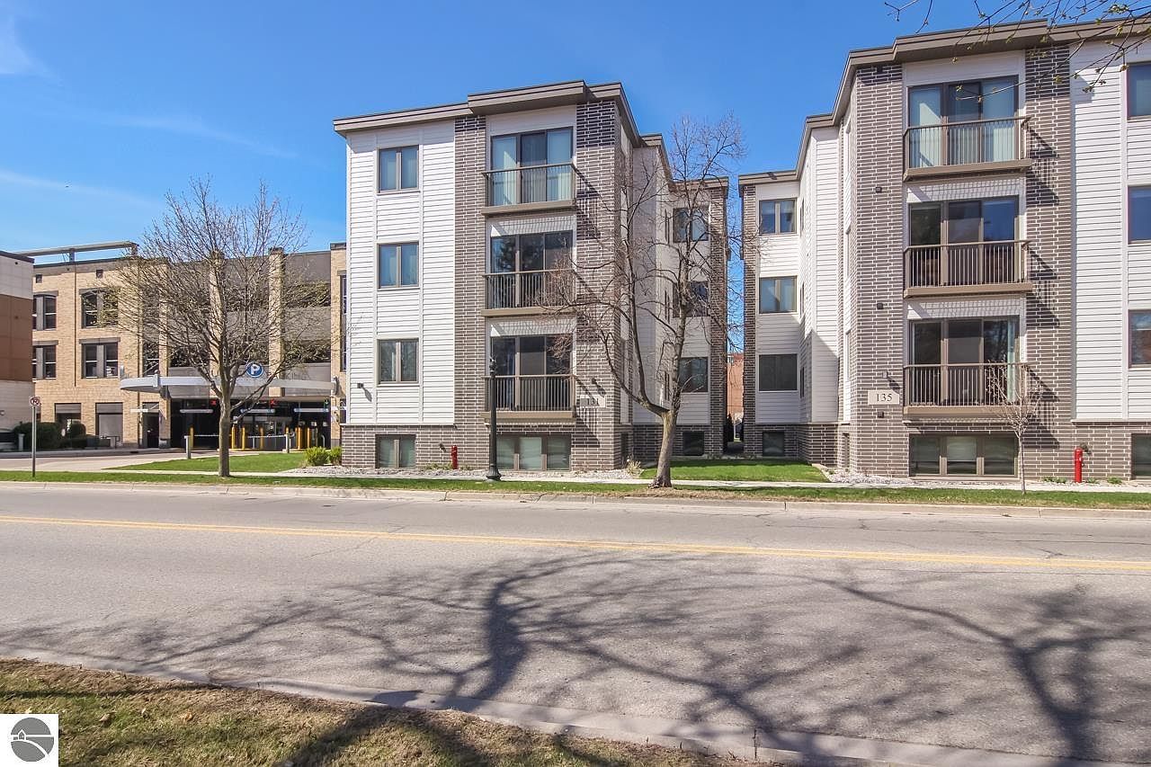131 E 8th St UNIT 210, Traverse City, MI 49684 | MLS #1908556 | Zillow