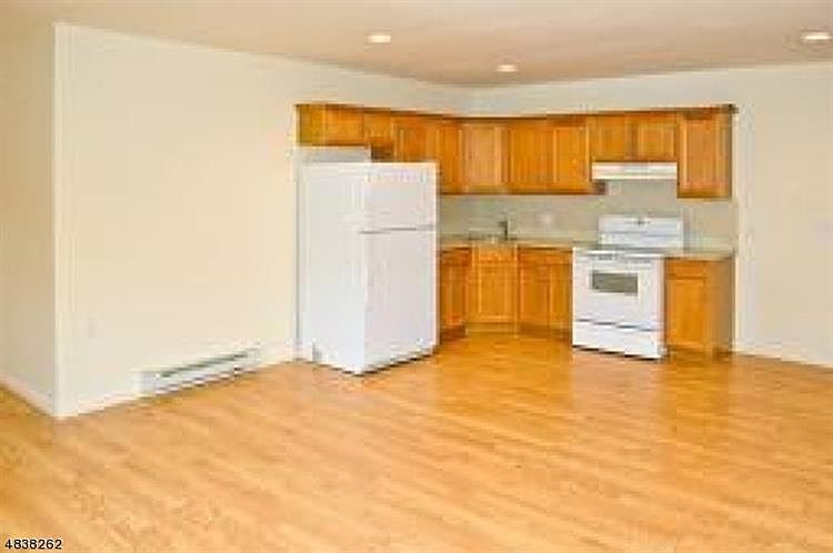 49 Lakeside Blvd APT 5, Hopatcong, NJ 07843 | Zillow