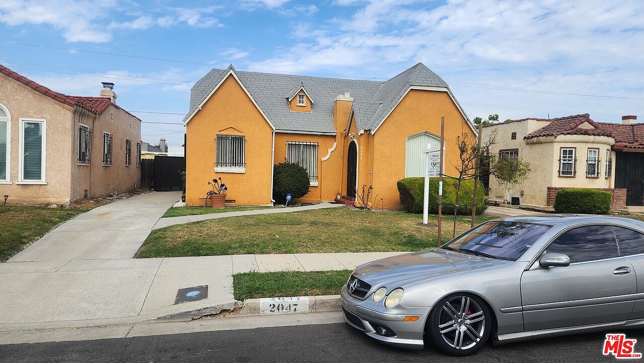 2047 W 67th St, Los Angeles, CA 90047 | Zillow