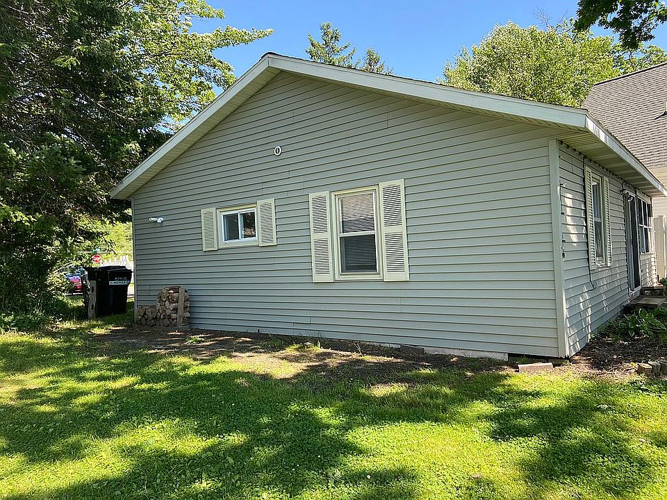 6705 Campau Lake Dr SE, Alto, MI 49302 | Zillow