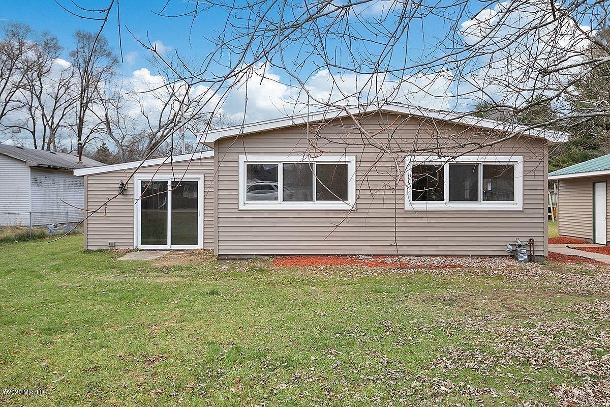 11667 Podunk Ave NE, Greenville, MI 48838 | Zillow
