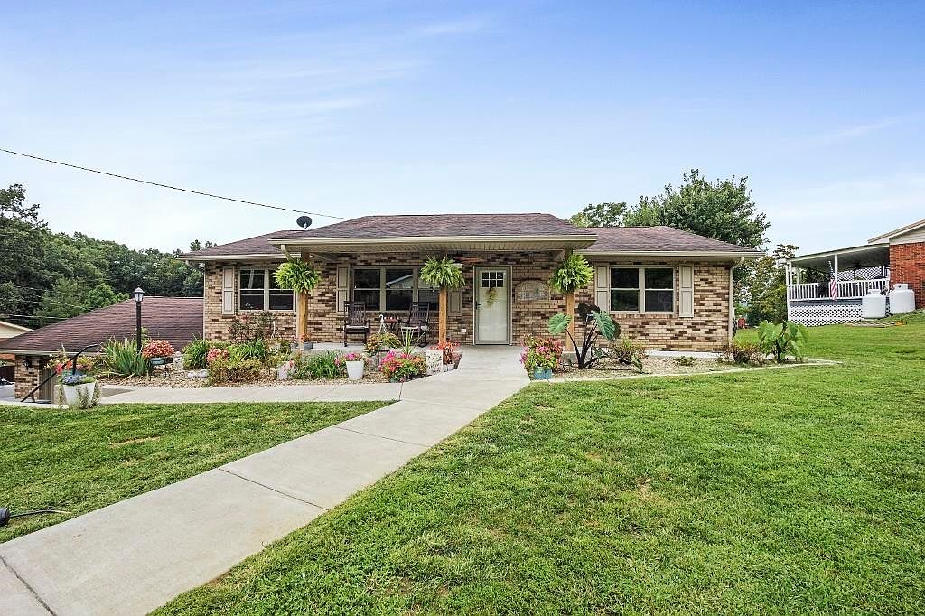 43 W Cretcher St, Grayson, KY 41143 | Zillow