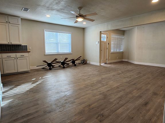 1009 W Paschal St #B, Troup, TX 75789 | Zillow