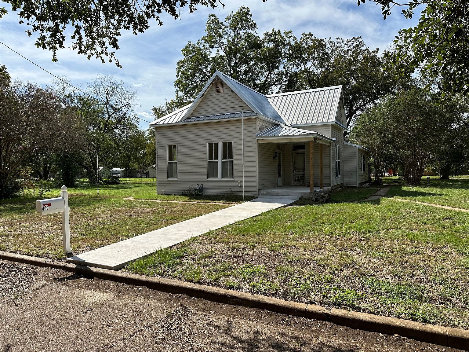 409 S Avenue B, Wortham, TX 76693 | Zillow