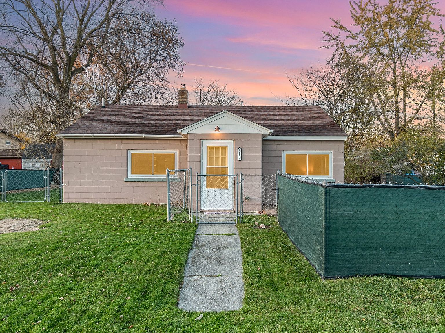 3807 Kawkawlin River Dr, Bay City, MI 48706 | Zillow