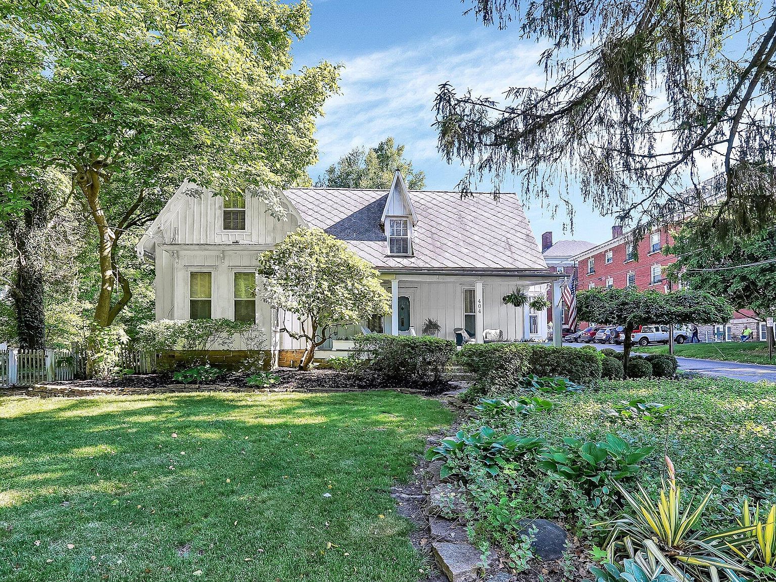 404 W Broadway, Granville, OH 43023 | Zillow