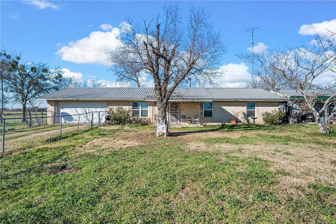 599 County Road 493, Chilton, TX 76632 | Zillow