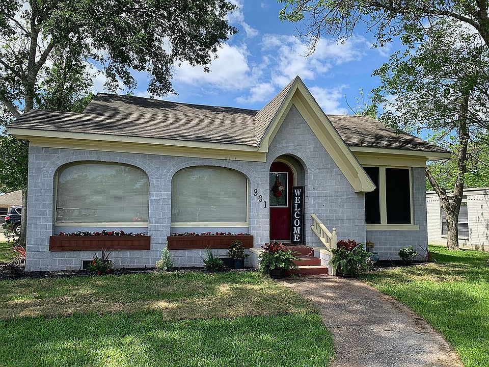 301 N Allen St, Edna, TX 77957 | Zillow