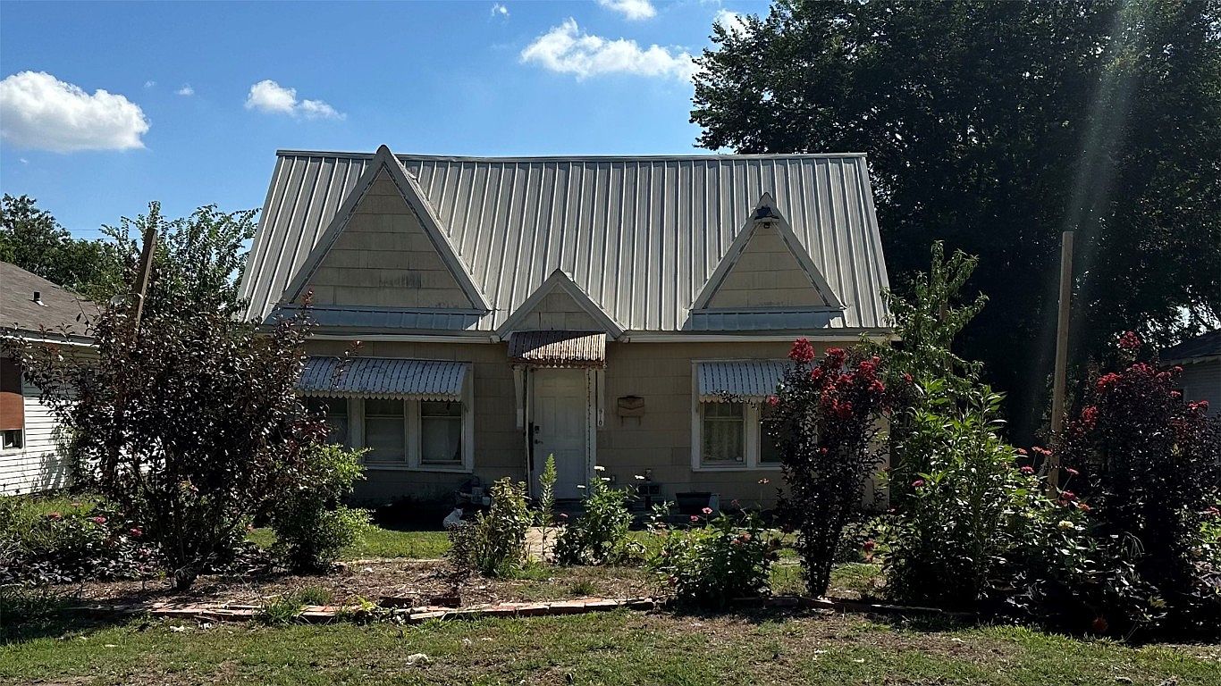 910 S Mekusukey Ave, Wewoka, OK 74884 | MLS #1134905 | Zillow
