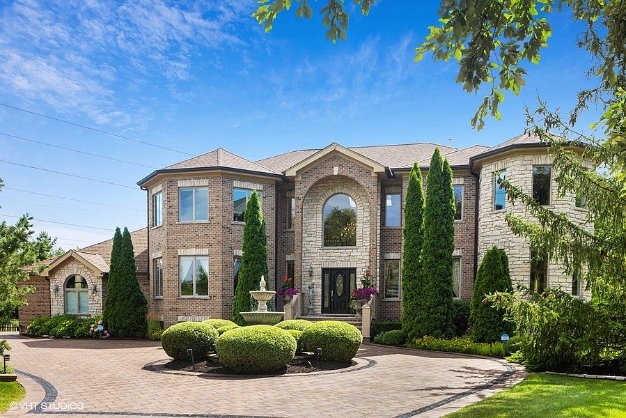 9290 Forest Edge Dr, Burr Ridge, IL 60527 | Zillow