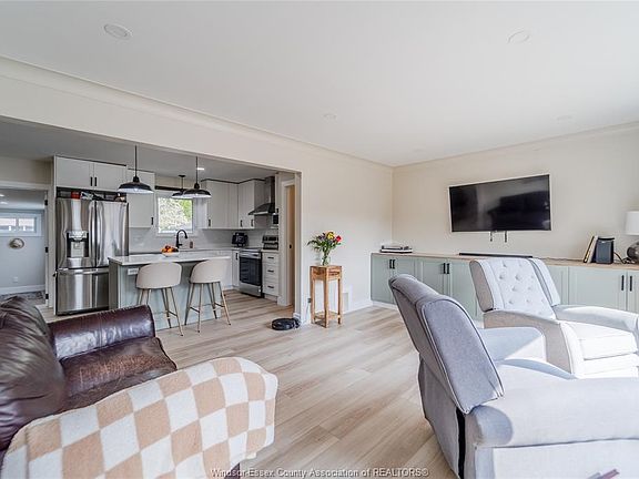 127 Brighton Rd, Tecumseh, ON N8N 2L2 | MLS #25014120 | Zillow