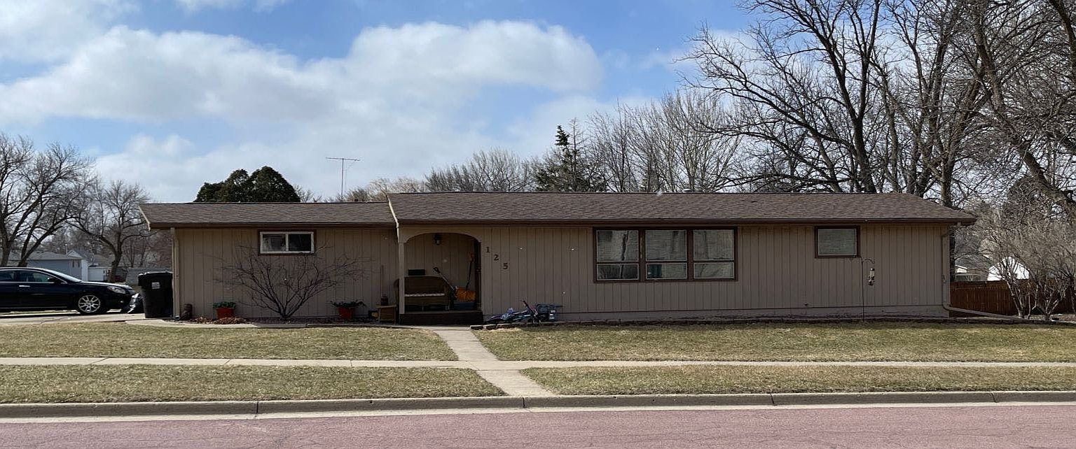 125 9th St, Windom, MN 56101 | Zillow