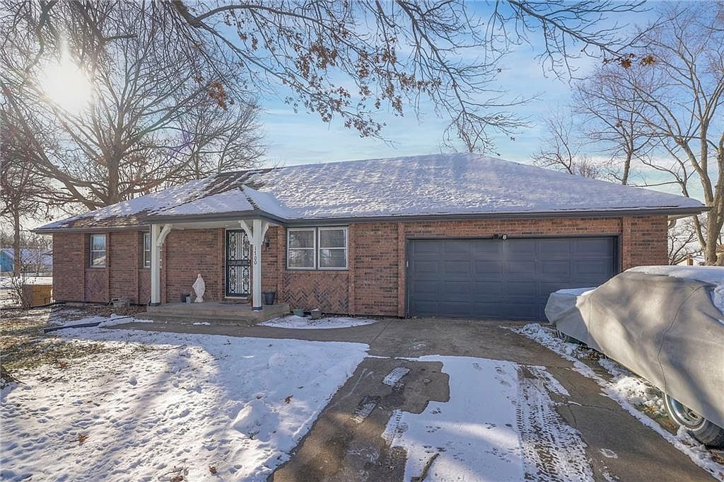 1700 S King Ave, Harrisonville, MO 64701 | Zillow