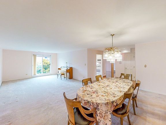 4747 Howard St APT 404, Skokie, IL 60076 | Zillow