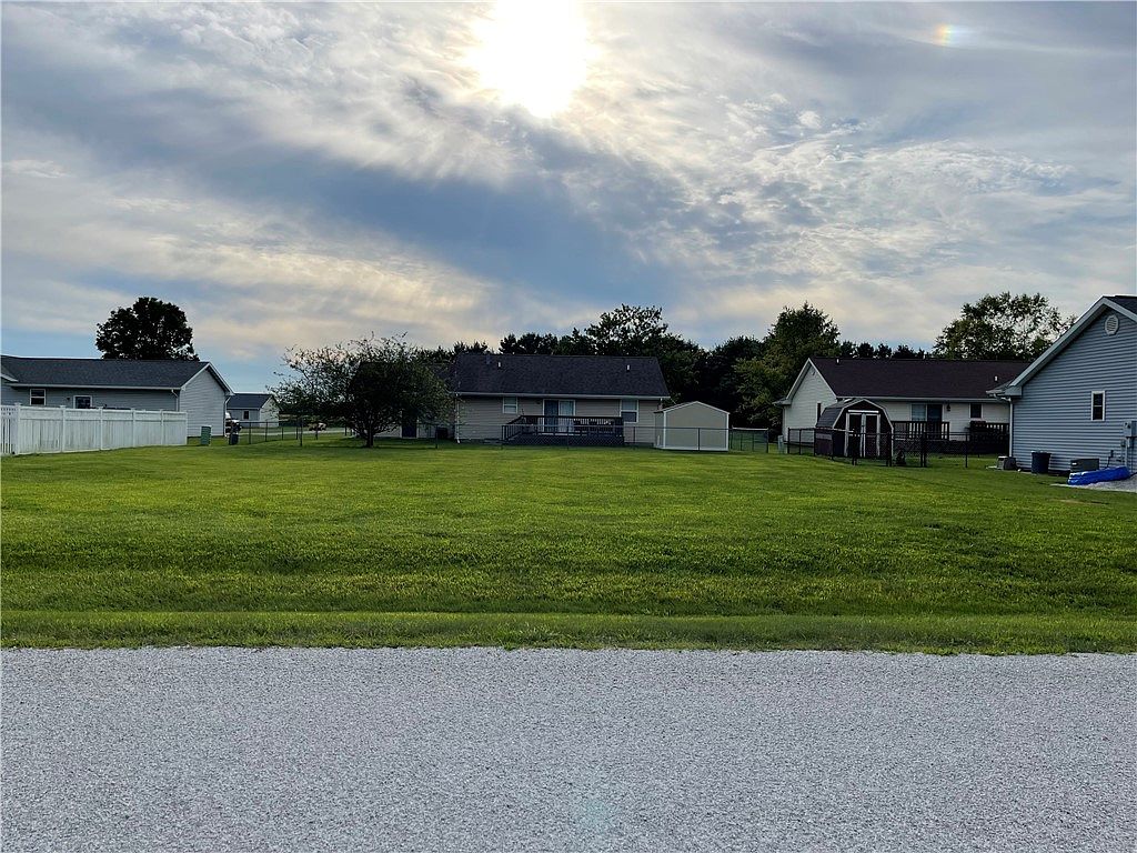 13 Seth Dunscomb Dr, Sullivan, IL 61951 | Zillow