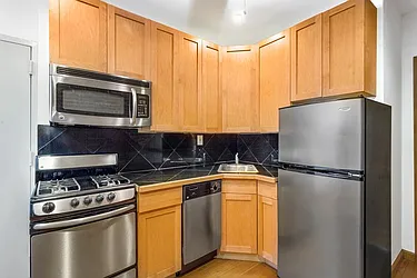 Fran Lebowitz Buys New Place in Chelsea for $3.1M | StreetEasy