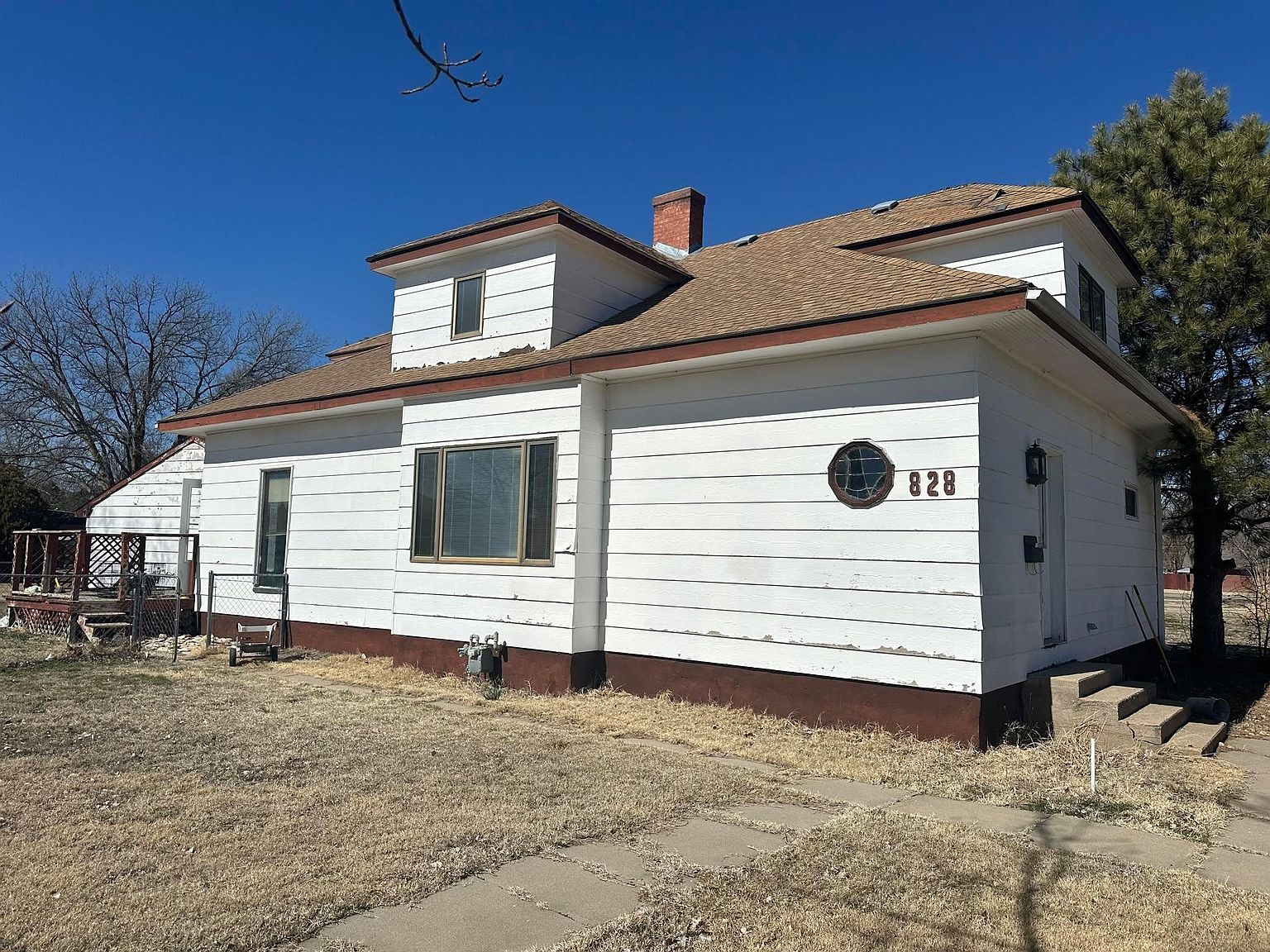 828 E 5th St, Kinsley, KS 67547 | Zillow