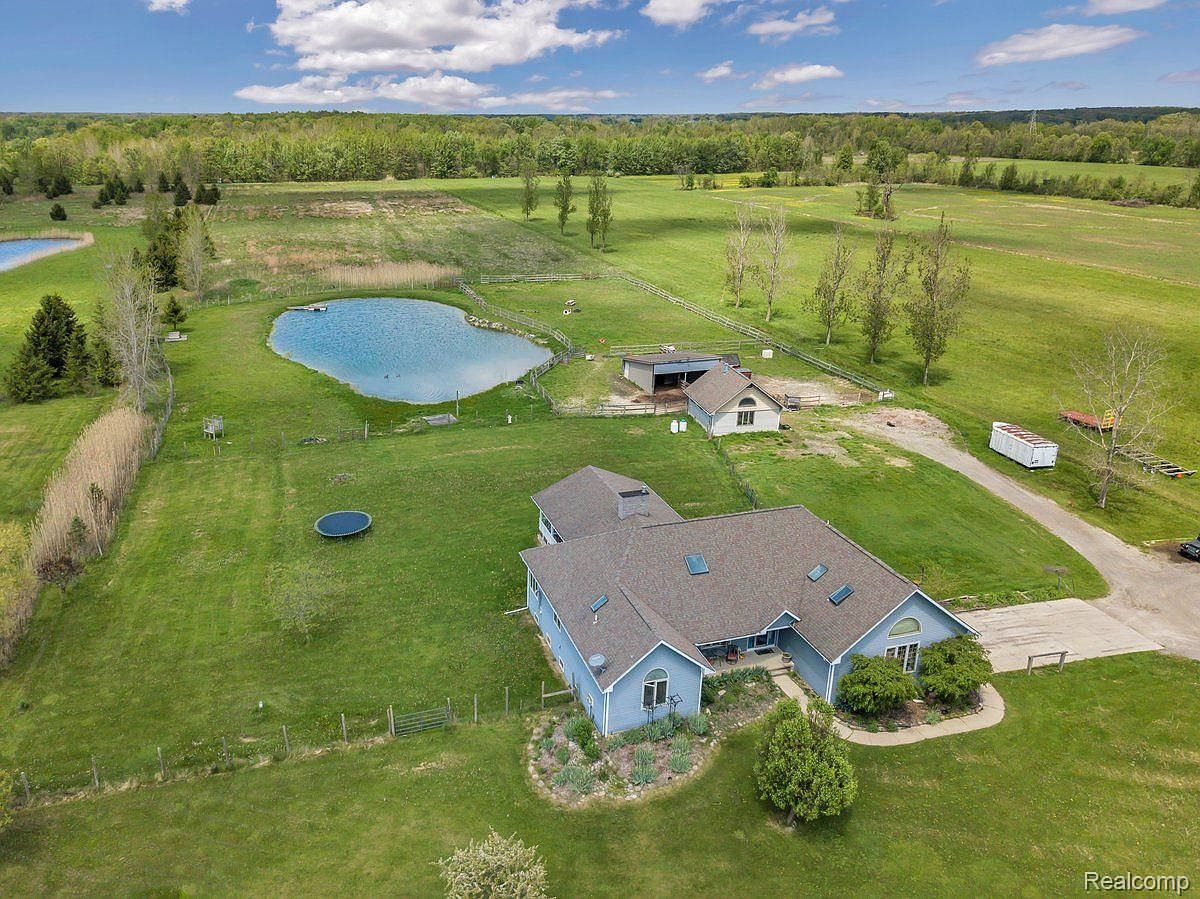 8322 N Short Rd NW, Columbus, MI 48063 | Zillow