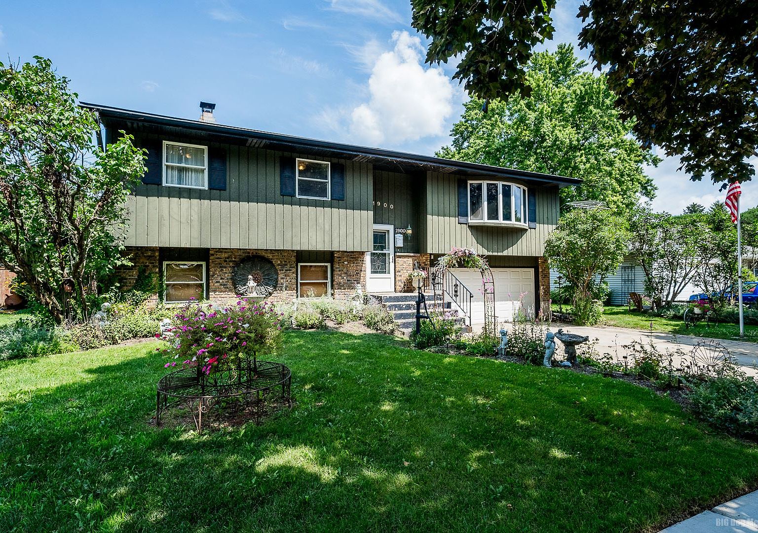 1900 Lin Lor Ln, Elgin, IL 60123 | Zillow