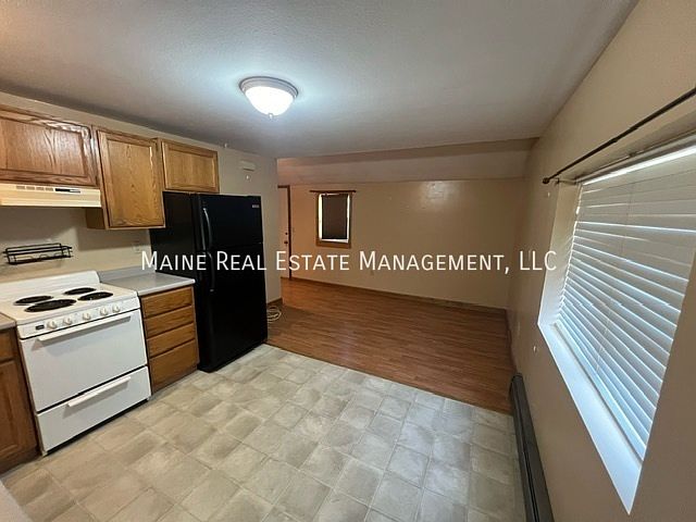 944 Fuller Rd APT 1B, Carmel, ME 04419 | Zillow