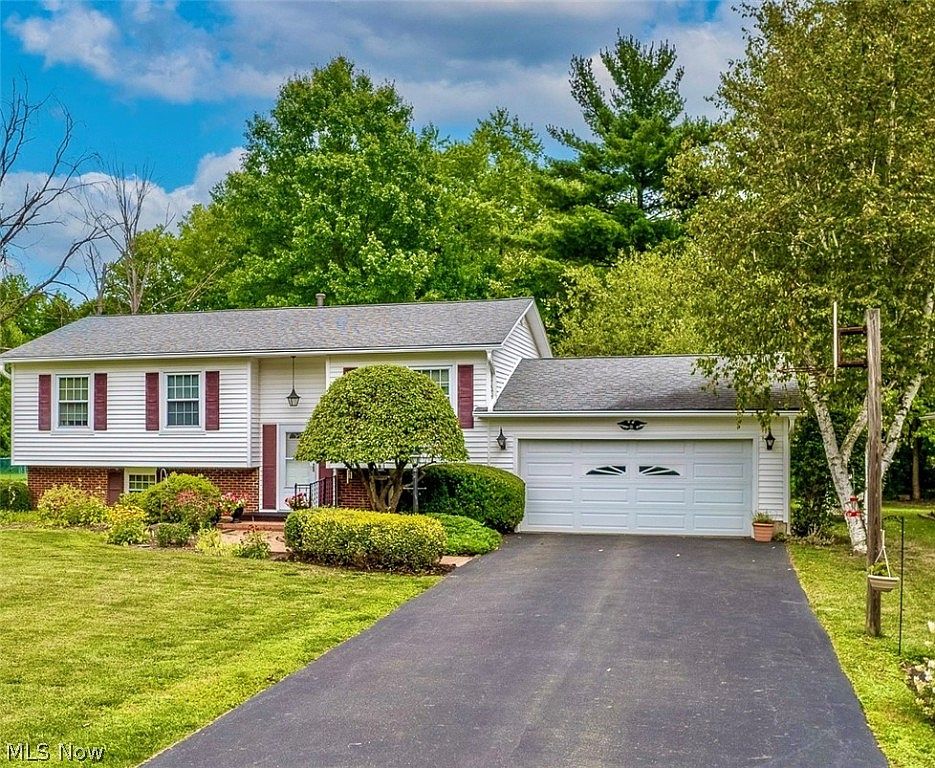 979 Broadacres Dr SE, Warren, OH 44484 | Zillow