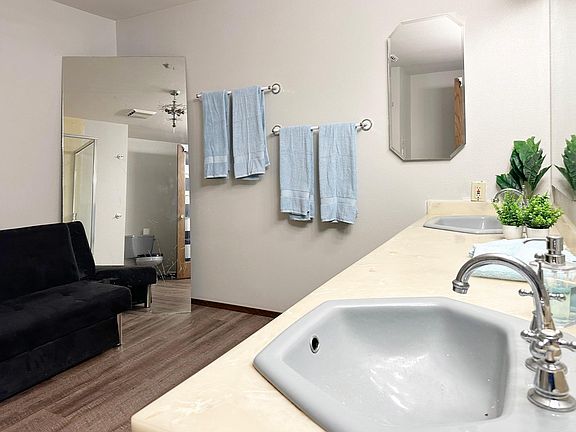 9333 Goblin Ln #C, Everett, WA 98208 | Zillow