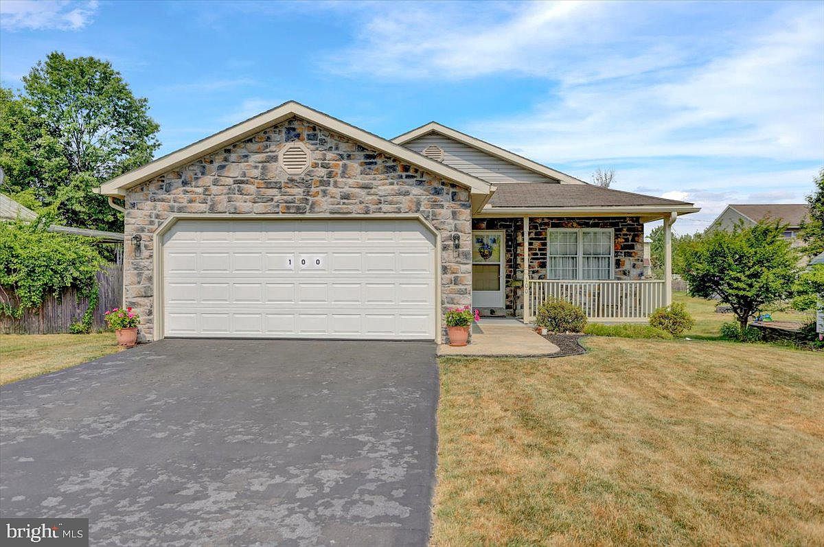 100 N Robeson St, Robesonia, PA 19551 | Zillow