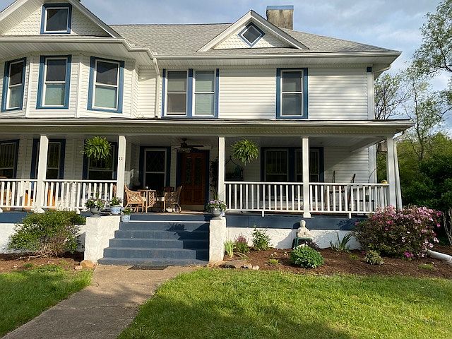 11 Old Candler Town Rd #A, Candler, NC 28715 | Zillow