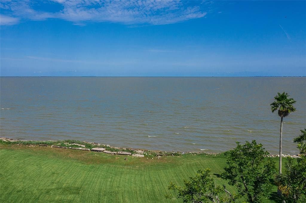 4522 Tharp Dr, Seabrook, TX 77586 | Zillow