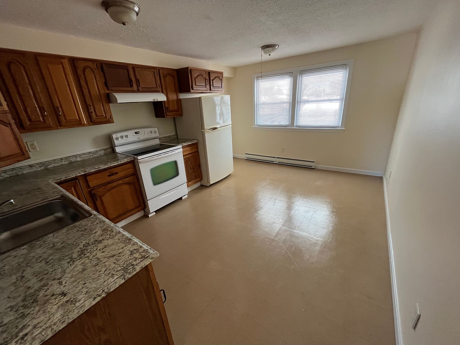 19 Linwood St #B, Lowell, MA 01851 | Zillow