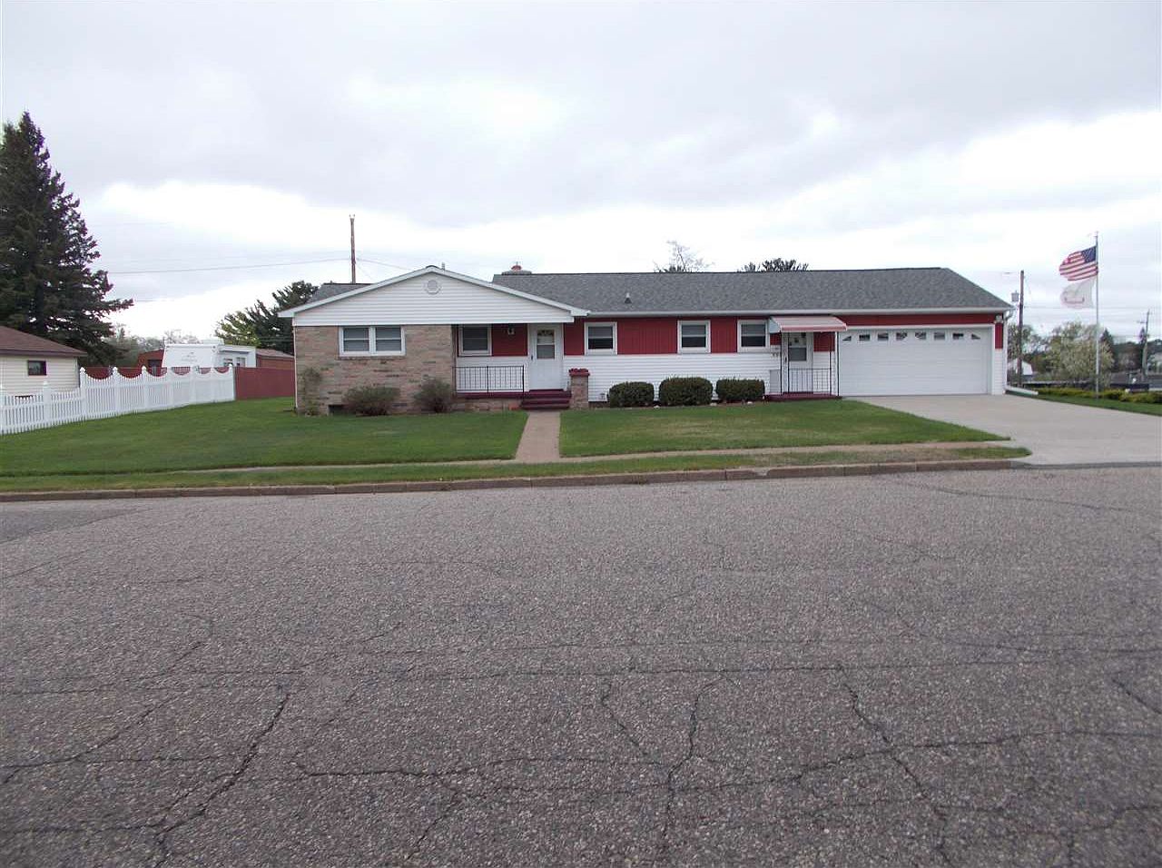 280 Chestnut St, Kingsford, MI 49802 | Zillow