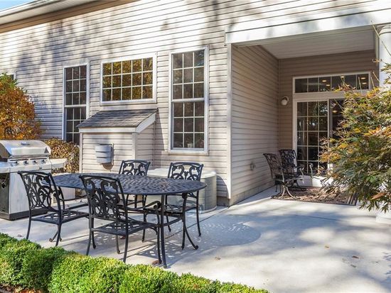 32 Edgemere Dr, Kendall Park, NJ 08824 | Zillow