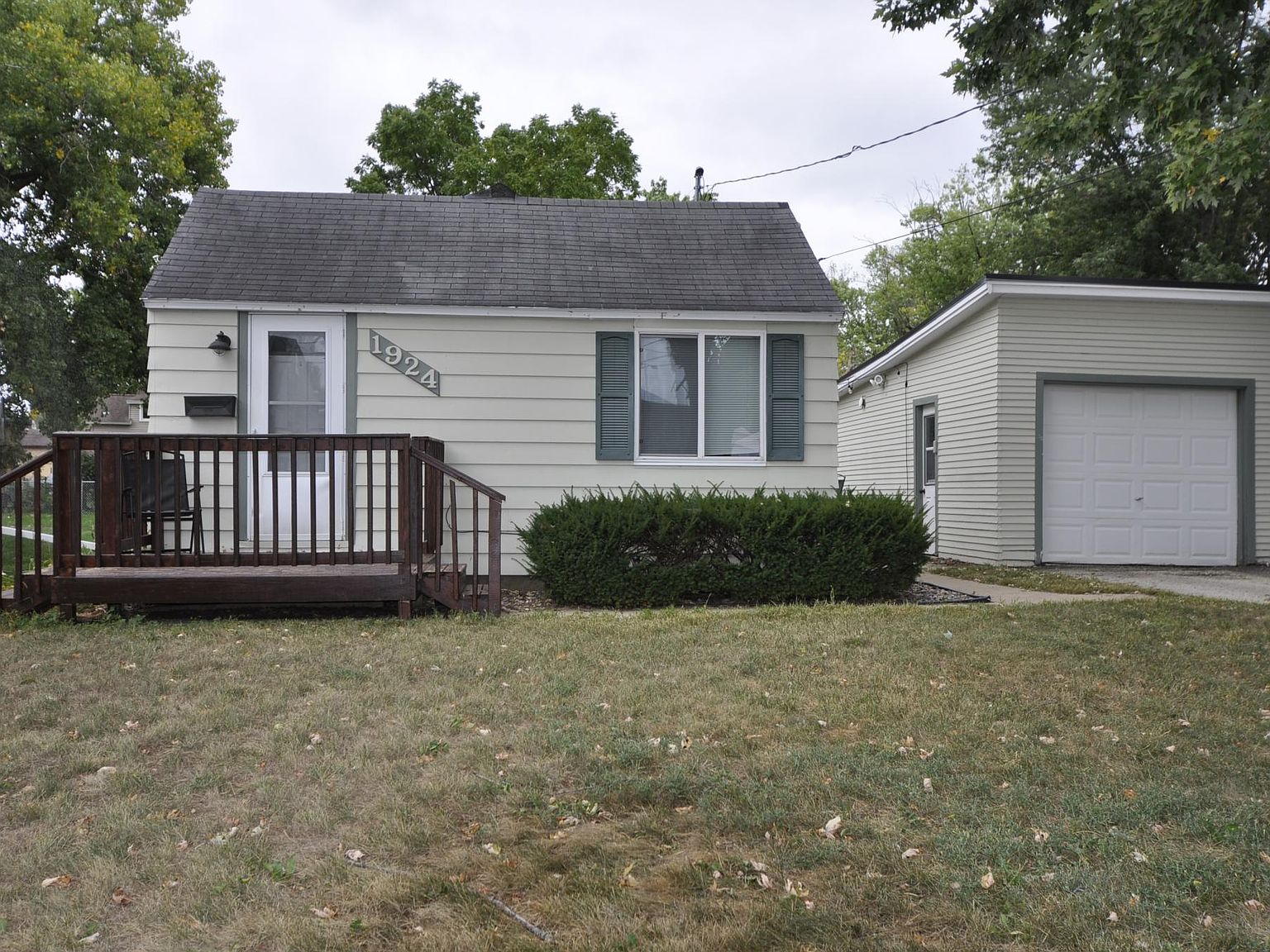 1924 Center St W, Rochester, MN 55902 | Zillow