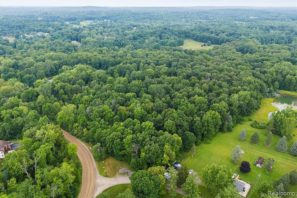 3377 W Predmore Rd, Oakland, MI 48363 | MLS #20240052036 | Zillow