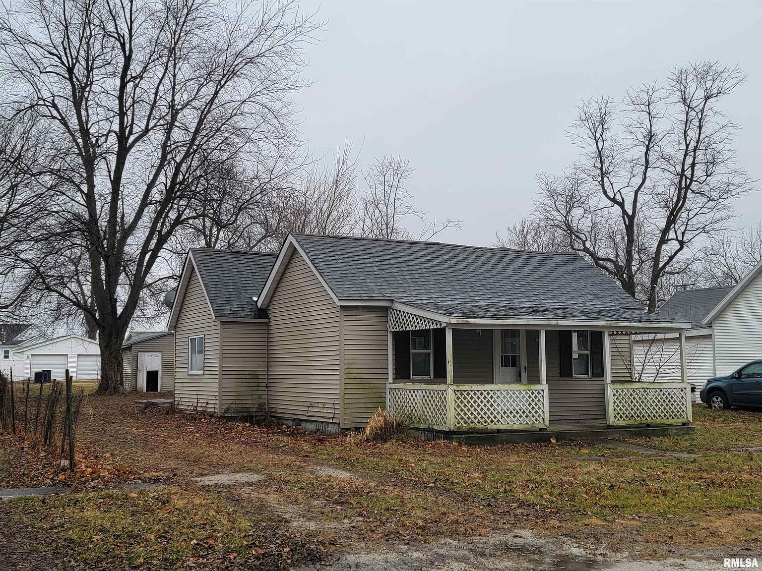 309 W Lincoln St, Edinburg, IL 62531 | Zillow
