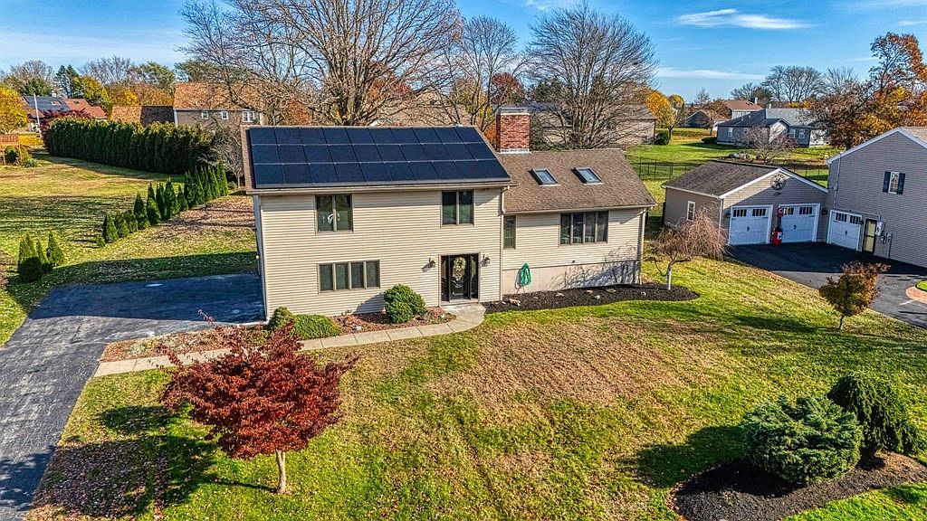 160 Yankee Peddler Dr, Somerset, MA 02726 | Zillow