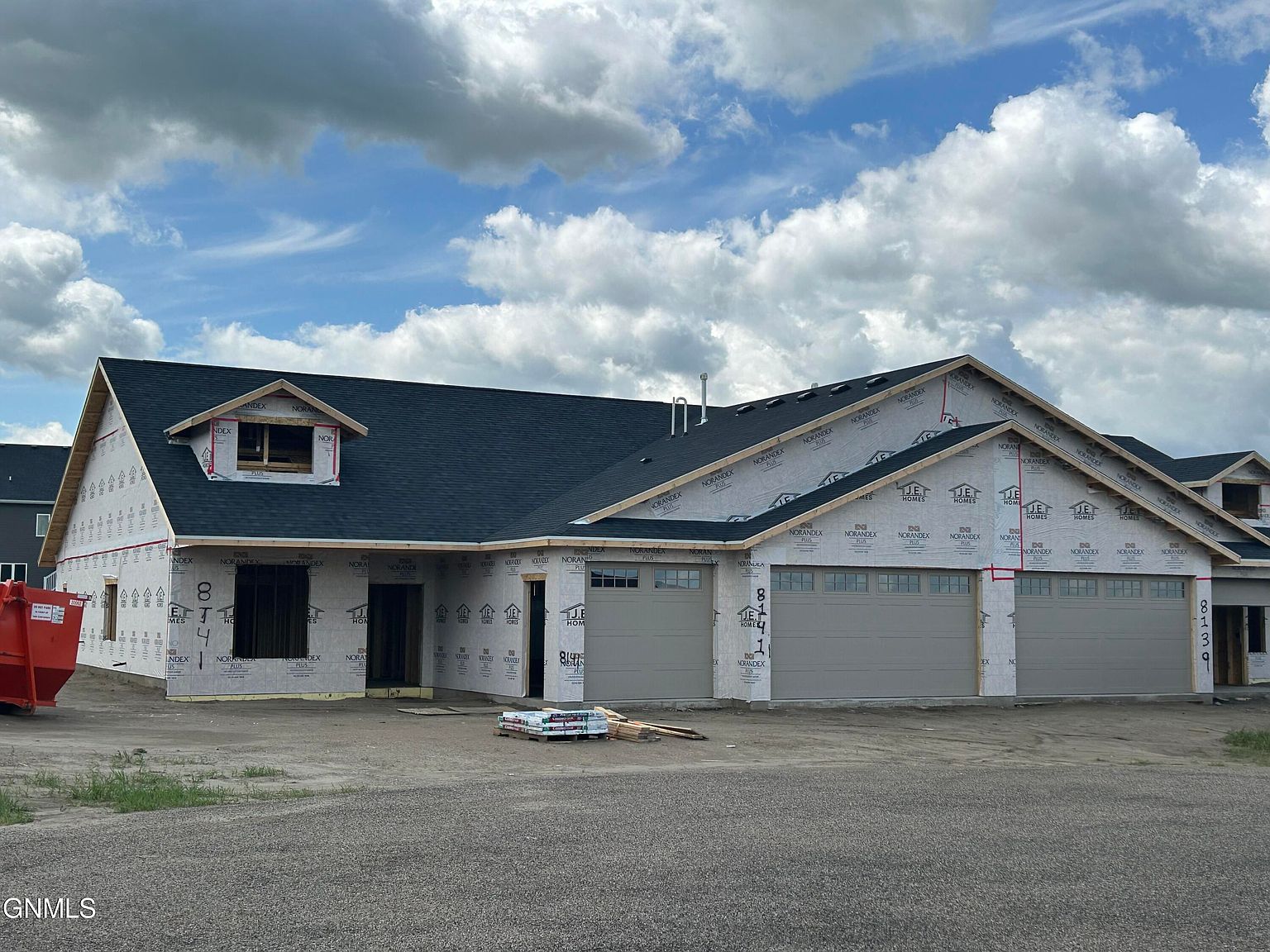 8141 Hawktree Dr, Bismarck, ND 58503 | MLS #4008486 | Zillow