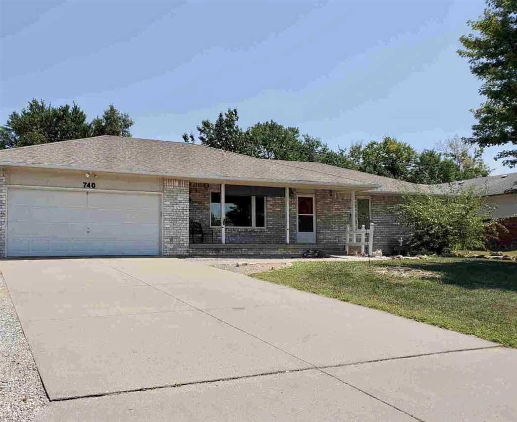 740 N Kansas Ct, Benton, KS 67017 | Zillow