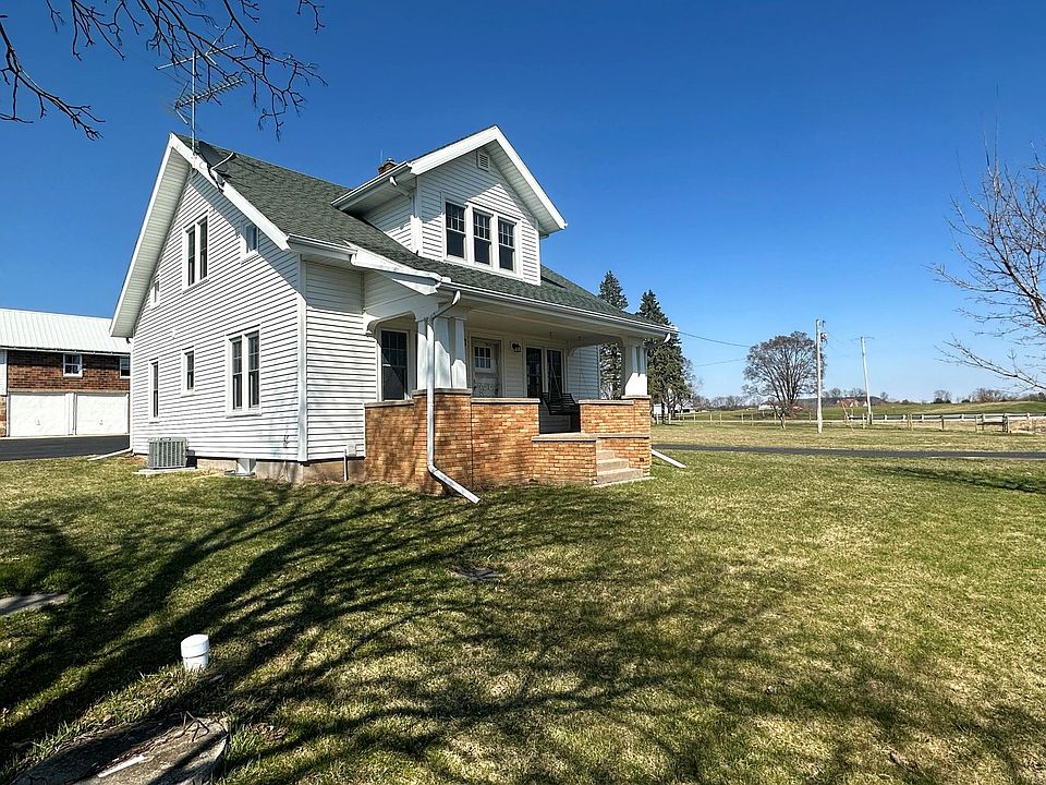 E13084 State Road 33, Baraboo, WI 53913 | Zillow