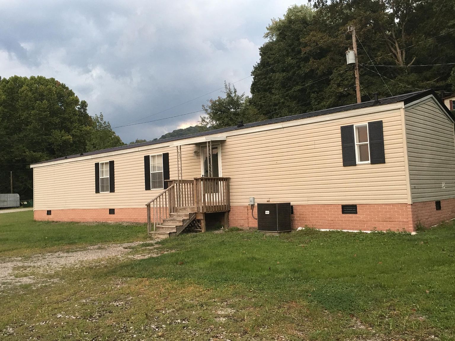 27 Lepage Ln, Belle, WV 25015 | Zillow