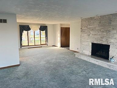 809 8th Ct E, Donahue, IA 52746 | Zillow