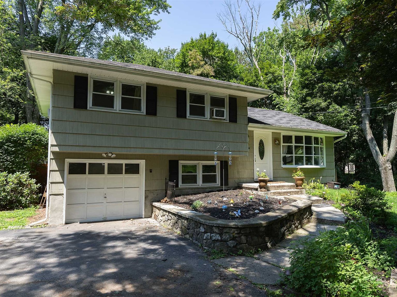 40 Red Oaks Mill Rd, Poughkeepsie, NY 12603 | Zillow