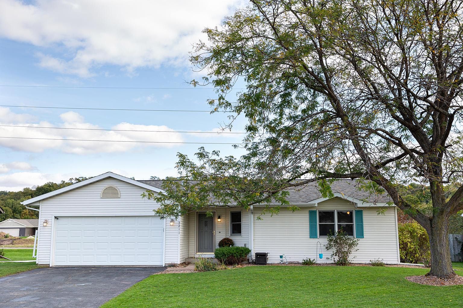 3211 S Pleasant Dr, Holmen, WI 54636 | Zillow