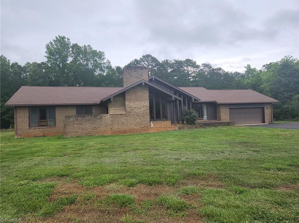 1836 Cutsey Hill Rd, Chase City, VA 23924 | Zillow