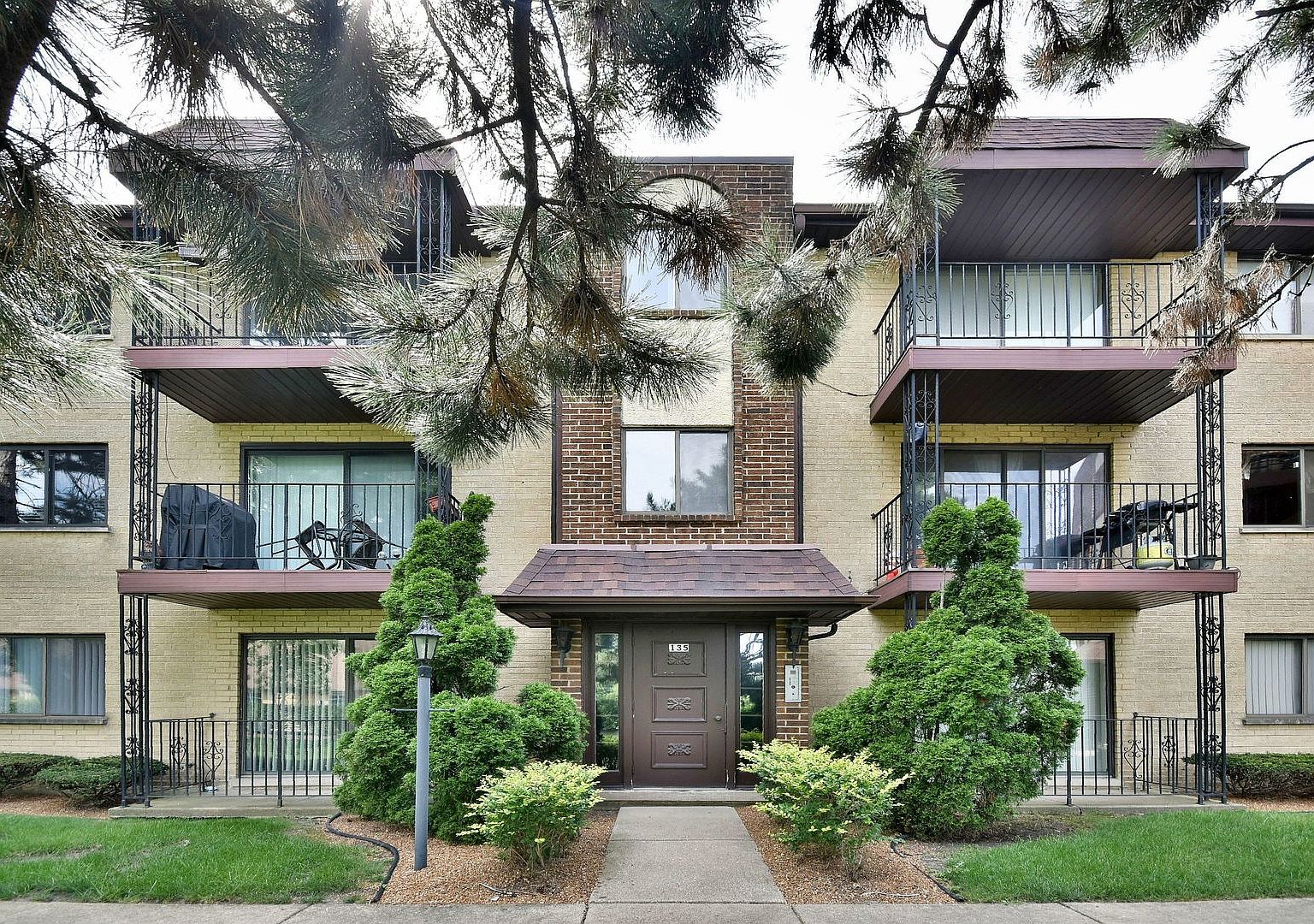 135 E Grand Ave APT 2F, Bensenville, IL 60106 | Zillow
