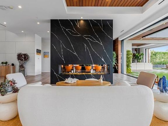 950 Kenfield Ave, Los Angeles, CA 90049 | MLS #23-271475 | Zillow