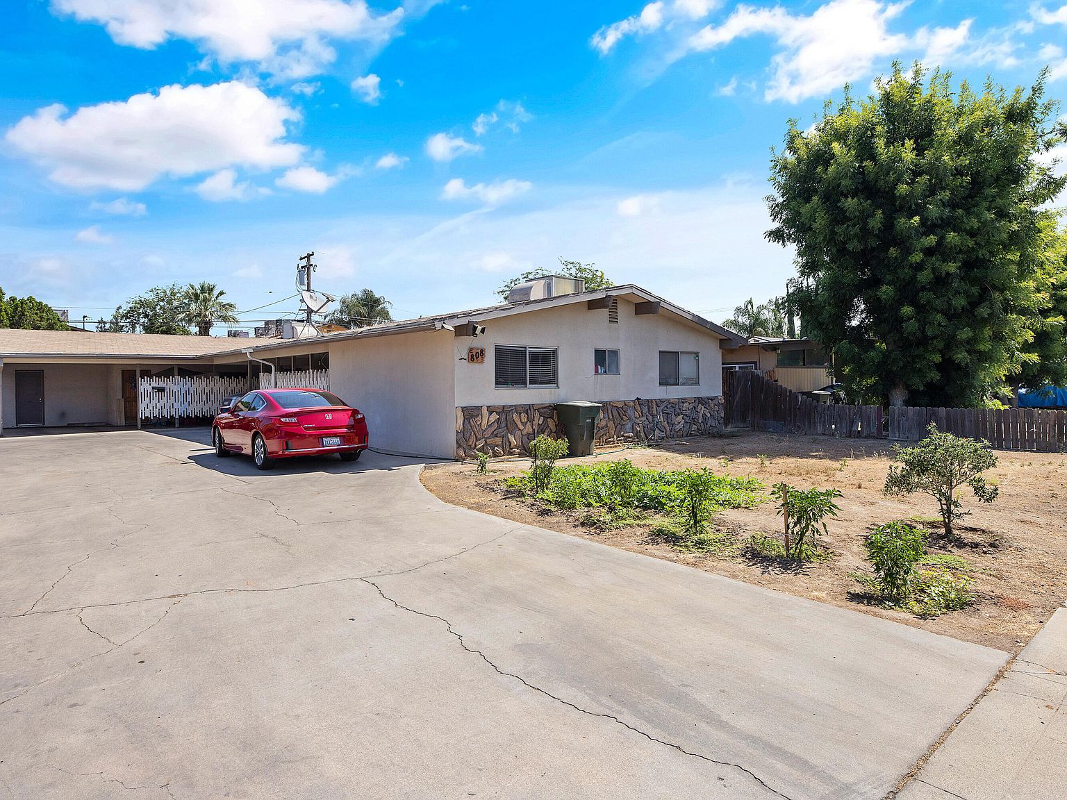808 E Kaweah Avenue, Visalia, CA 93292 | Zillow